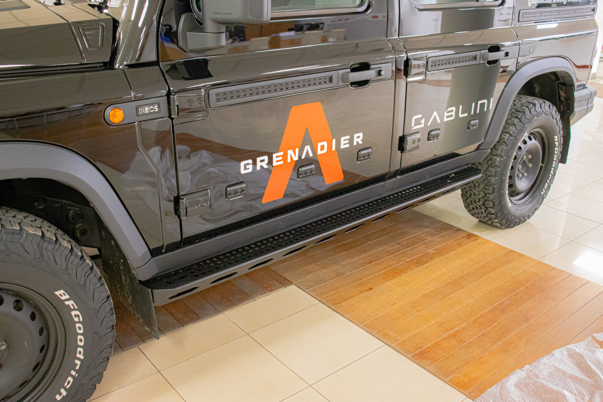 INEOS Grenadier SW/UW Rock-Slider