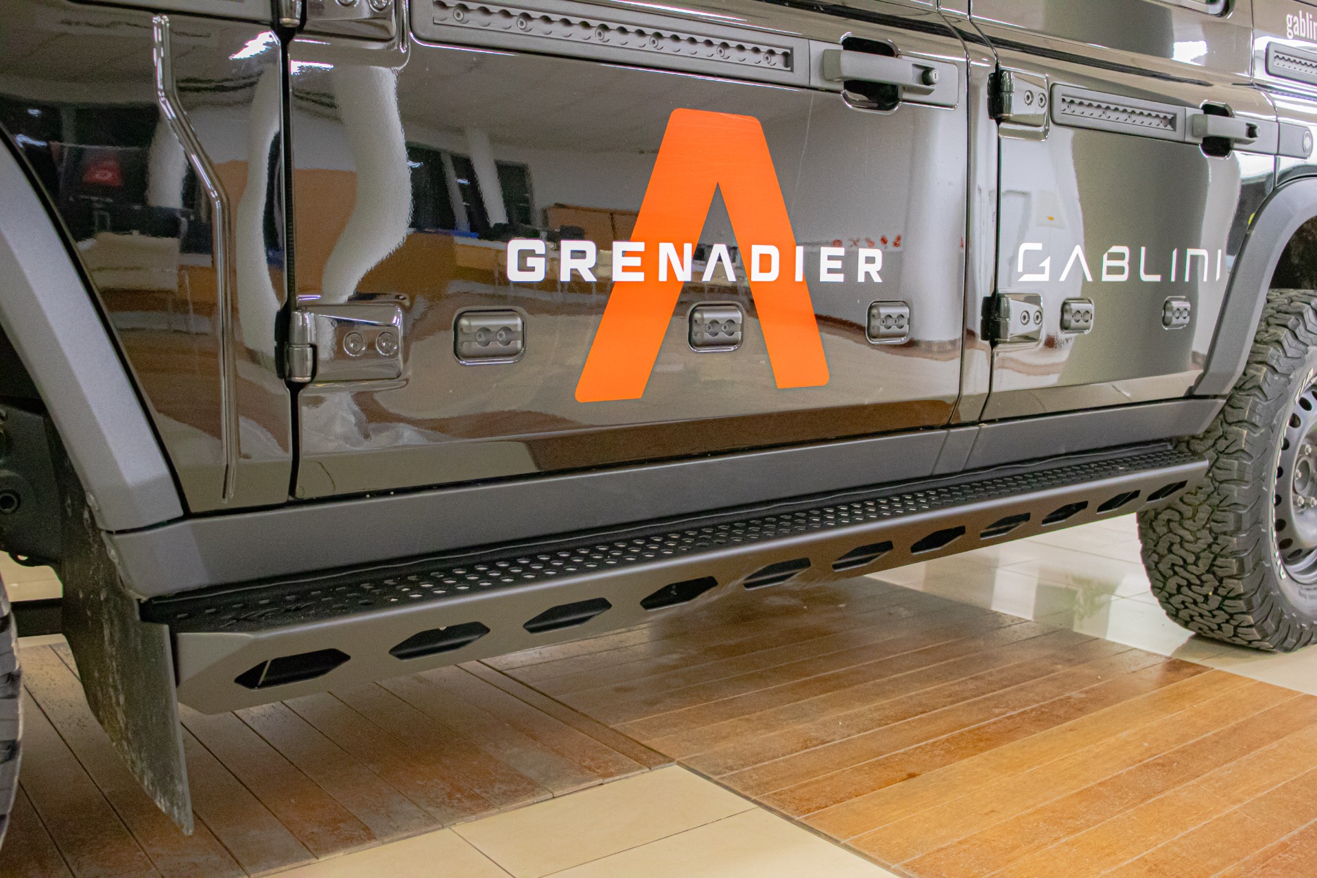 INEOS Grenadier SW/UW Rock-Slider